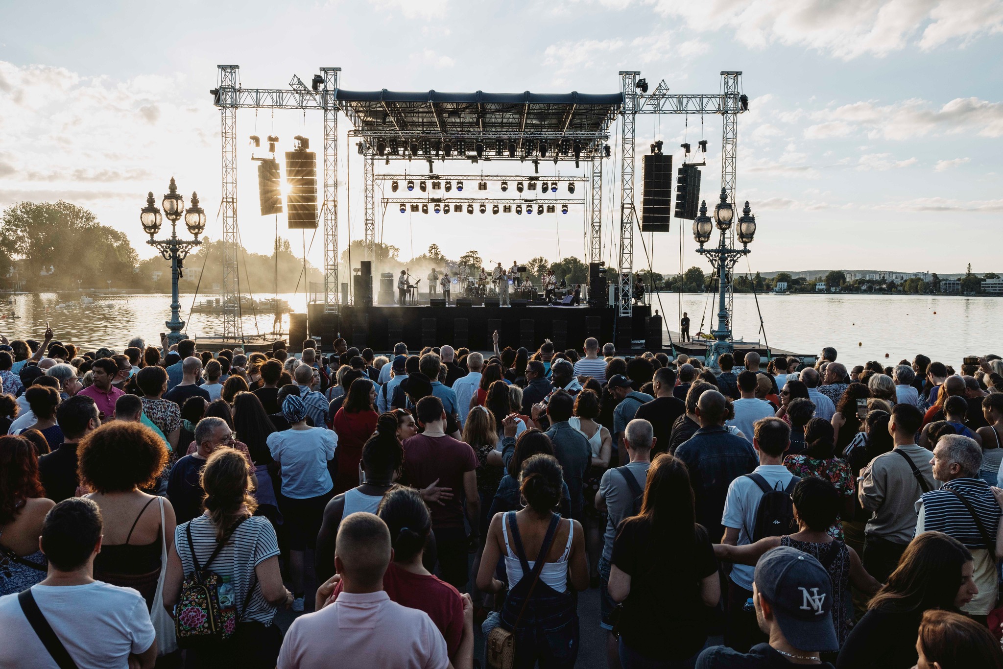 La plus grande scène flottante d’Europe réalisée par Cubisystem